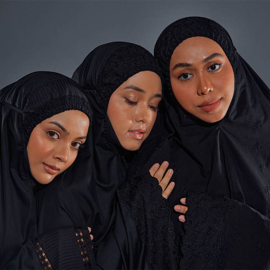 Telekung Warna Hitam – Siti Khadijah